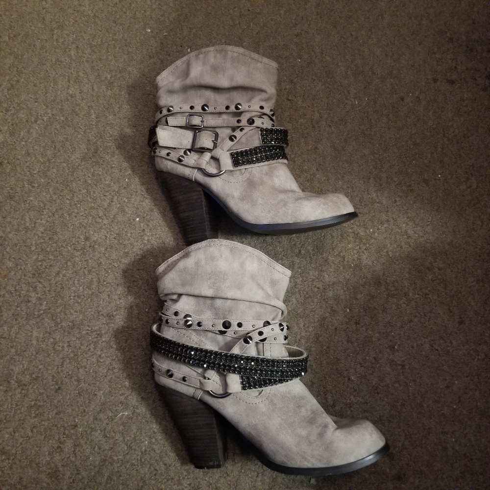 Daisy Fuentes Vickie Western Bootie - Gem